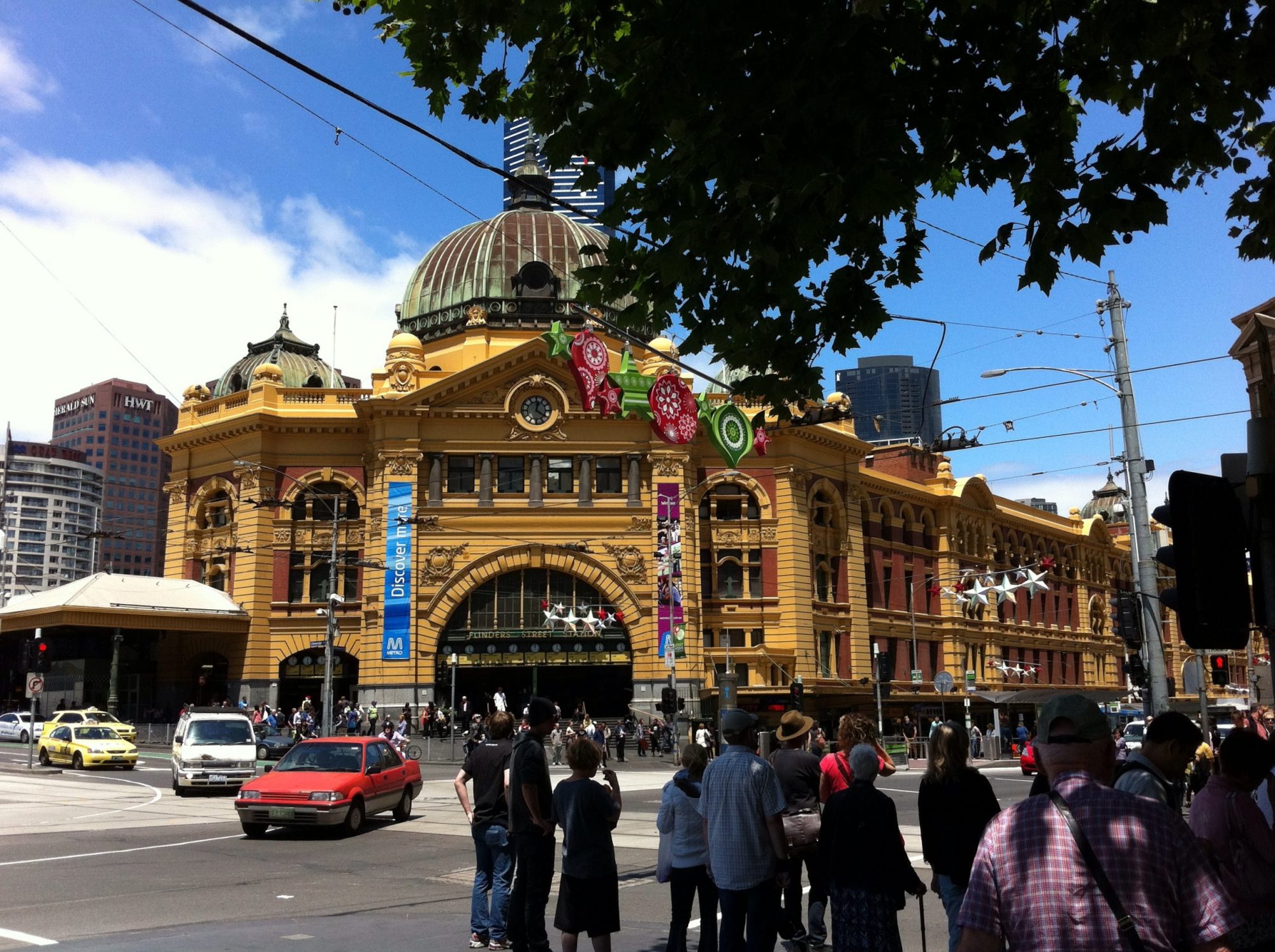 Sightseeing in Melbourne on Foot and Circle Tram - Routes and Trips